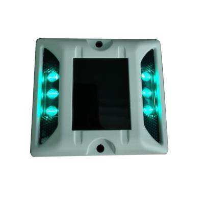 China Mono Crystalline Road Marking Studs 2V 250MA 800m Visual for sale