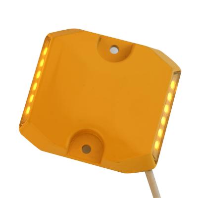 China 800m Visual Wired Road Stud High Intensity Reflective 8000mcd Mono Crystalline for sale