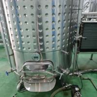 China Easy to Operate Refrigeration Fruit Wine Fermentation Tank with Customized Capacity for sale