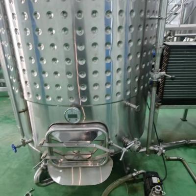 China Easy to Operate Refrigeration Fruit Wine Fermentation Tank with Customized Capacity for sale