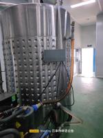 China Easy to Operate Refrigeration Fruit Wine Fermentation Tank with Customized Capacity for sale