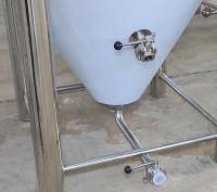 China Insulated 1000L Conical Beer Fermenter with Glycol Jacket and Polyurethane Insulation for sale