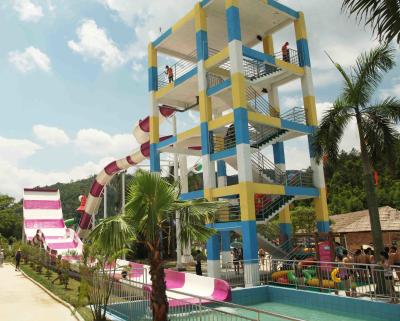 China Giant Aqua Park Equipment Exciting Swimming Pool Fiberglass Waterslides For Adults for sale