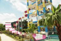 China Giant Aqua Park Equipment Exciting Swwiming Pool Fiberglass Waterslides For Kids for sale