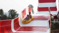 China Large Aqua Park Equipment Exciting Swimming Pool Waterslides Ashland / DSM Resin for sale