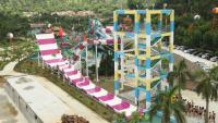 China Giant Aqua Park Equipment Exciting Swwiming Pool Waterslides For Water Park for sale