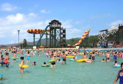China Customized Water Park Equipment Exciting Swwiming Pool Fiberglass Waterslides For Adults for sale