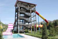 China Giant Aqua Park Equipment Exciting Swwiming Pool Waterslides For Water Park for sale
