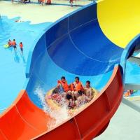 China Family Rafting Water Slide with 6 Person/time Capacity and Custom Design Featuring 304 Stainless Steel Screws for sale