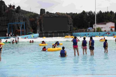 China Outdoor Fiberglass Water Park Wave Pool Wave Machine For Family Entertainment for sale
