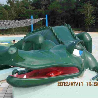 China Water Park Equipment Crocodile Slide , Commercial Small Fiberglass Water Slide for sale