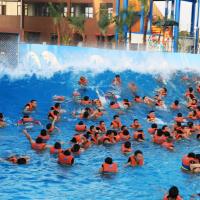 China Artifical Big Surfing Tsunami Ocean Water Wave Pool with Waves Park Vacuum 3 meters high for sale