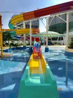 China Five Star Hotel Resort Fiberglass Amusement park reosrt water slide with for sale