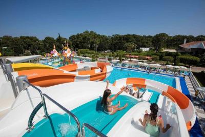 China ZHXS-002 Model 21m*15m*8m Size SGS Certified Fiberglass Water Slide for Resort Water Parks for sale