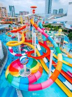 China Customized Theme Gigantic Water House Aqua Playground with 1200 Riders Capacity and Hot-Dip Galvanized Steel for sale
