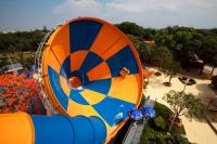 China Tornado Slide Fiberglass Water Slide with 4-Person Raft 720 Riders/Hour and Hot-Dip Galvanized Steel for sale