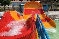 China Kids U-Turn Water Slide with Compact Footprint and Double Raft for Family Fun | Hot-Dip Galvanized Steel Structure for sale