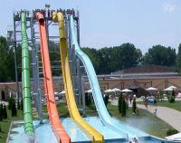China High Speed Water Slide with Hot-Dip Galvanized Steel Structure and Hand-Laid Fiberglass Flume Featuring Corrosion-Resistant Water Pump for sale