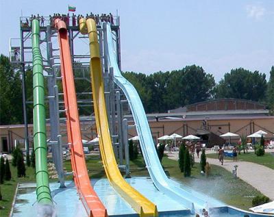 China High Speed Water Slide with Hot-Dip Galvanized Steel Structure and Hand-Laid Fiberglass Flume Featuring Corrosion-Resistant Water Pump for sale