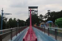 China High Speed Water Slide with Hot-Dip Galvanized Steel Structure and Hand-Laid Fiberglass Flume Featuring Corrosion-Resistant Water Pump for sale