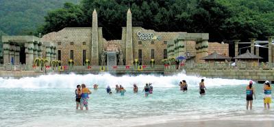 China PLC Controlled Pneumatic Wave Pool with Hot-dip Galvanized Steel Structure and 10+ Wave Patterns for sale