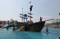 China Pirate Ship Water Play with Hand-laid Fiberglass Flume and Hot-dip Galvanized Steel Structure for Turnkey Support for sale
