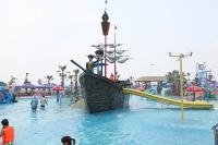 China Pirate Ship Water Play with Hand-laid Fiberglass Flume and Hot-dip Galvanized Steel Structure for Turnkey Support for sale