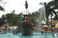 China Pirate Ship Water Play with Hand-laid Fiberglass Flume and Hot-dip Galvanized Steel Structure for Turnkey Support for sale
