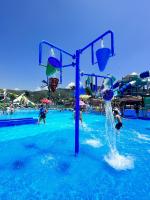 China Children's Water Play Equipment with Hot-Dip Galvanized Steel Structure, Corrosion-Resistant Fiberglass Flume, and Shallow Water Safety Design for sale
