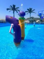 China Children's Water Play Equipment with Hot-Dip Galvanized Steel Structure, Corrosion-Resistant Fiberglass Flume, and Shallow Water Safety Design for sale