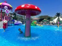 China Children's Water Play Equipment with Hot-Dip Galvanized Steel Structure, Corrosion-Resistant Fiberglass Flume, and Shallow Water Safety Design for sale
