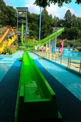 China Loop Water Slide with 16m Platform Height, 120-Person Capacity, and Hot-Dip Galvanized Steel Structure for sale
