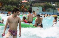 China Outdoor Water Park Wave Pool Wave Machine For Family Entertainment for sale