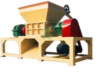 China Twin Shaft Waste Tire Shredder Machine With High Strength Moving Blade for sale