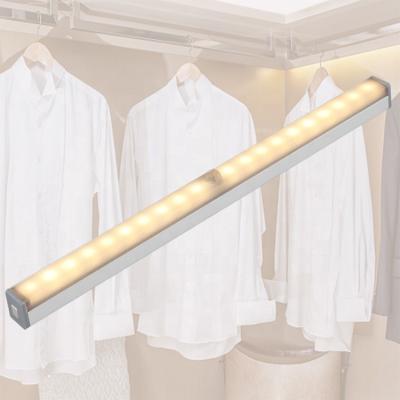 China USB Rechargeable LED Cabinet Sensor Light 230lm 20s Light Off Delay for sale