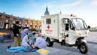China Electric Tricycle Ambulance with Closed Body Type and 800W Motor DY200ZK-A for sale
