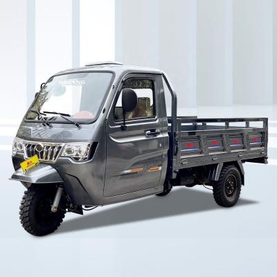 China Versatile 250cc Cargo Motor Tricycle with Water Cooling Engine and Large Cargo Box for sale