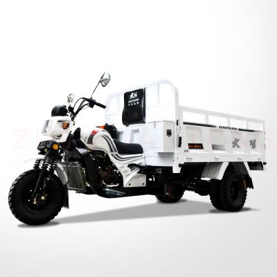 China Iron 200cc Three Wheeler Motorized Cargo Tricycle with 4.5 L / 100km Fuel Consumption for sale