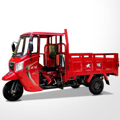 China 800W DAYANG Semi Cabin Cargo Tricycle with 250cc Engine and Hydraulic Strut Motorcycle for sale