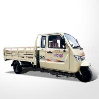 China 800CC Heavy Type Tuk Tuk Cargo Carrier Tricycle with Closed Cabin and 10L Capacity for sale
