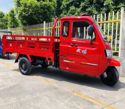 China Drum Brake DAYANG Enclosed Cabin Tricycle 250CC/300CC/350CC Three Wheel Motorcycle in Red for sale