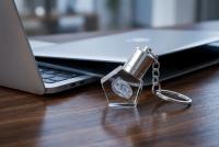 China In The Shape Of A Bottle Crystal Usb Flash Drive 3.0 Fast Transfer Speed Durable Design Crystal Can Engraving Logo for sale