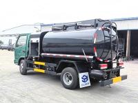 China China DONGFENG 5cbm Fuel Tanker Truck Small Oil Storage Truck 4X2 for sale