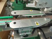 China Automatic Two Sides Shampoo Square Bottle Labelling Machine With PLC Control for sale