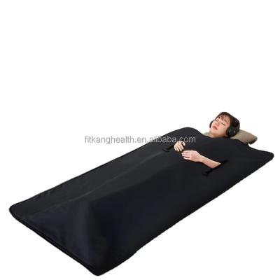 China Portable Infrared Sauna Blanket 600W 80℃ Remote Control Home Use with Arm Holes for sale