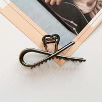 China Wholesale Fashion Fish Bone Shape Hair Claw Clip Alloy 11.5cm 51g Women Gold Metal Shark Hair Grips for sale