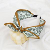 China Handmade Printed Fabric Hair Band 7cm Wide Non Slip Women Headband for Daily Wear for sale