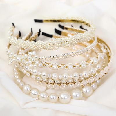 China Luxury Pearl Hairband for Women Elegant Handmade Plastic Pearl Headband for Short Hair Daily Party Use for sale