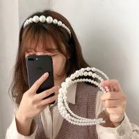 China Luxury Pearl Hairband for Women Elegant Handmade Plastic Pearl Headband for Short Hair Daily Party Use for sale