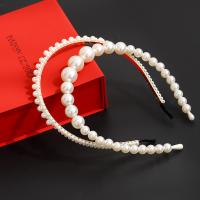 China Luxury Pearl Hairband for Women Elegant Handmade Plastic Pearl Headband for Short Hair Daily Party Use for sale